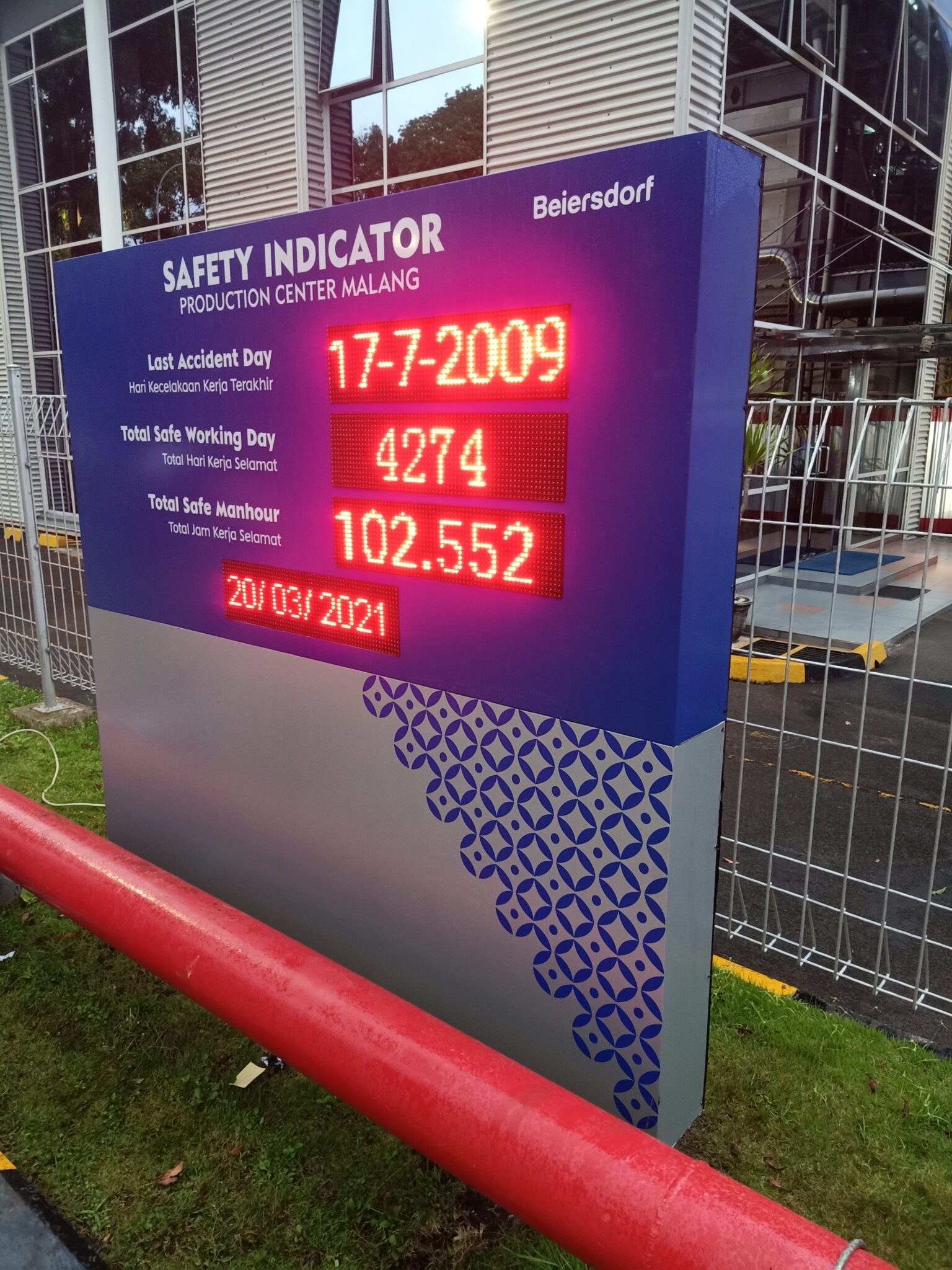 Safety Statistic Board Sign - Buatneonbox.com